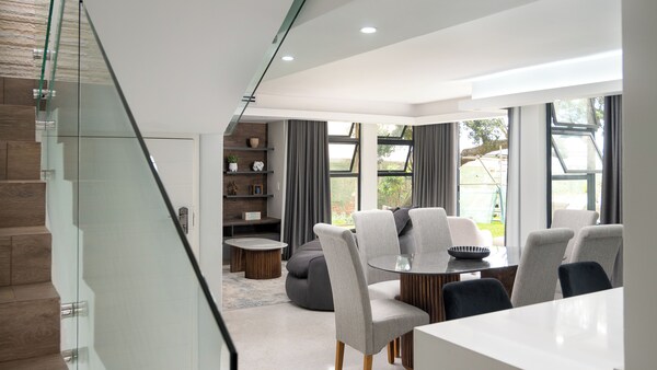 Chic And Luxurious 3-bedroom Apartment With Wifi, Ac In Amazing Umhlanga - Umhlanga