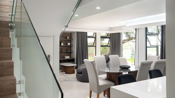 Chic And Luxurious 3-bedroom Apartment With Wifi, Ac In Amazing Umhlanga - Umhlanga