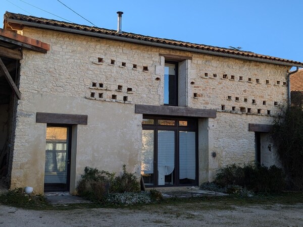 Location Saisonnière Avec Terrasse Privée, Wifi, Animaux Admis, Recharge éLectrique à Rivières - Charente