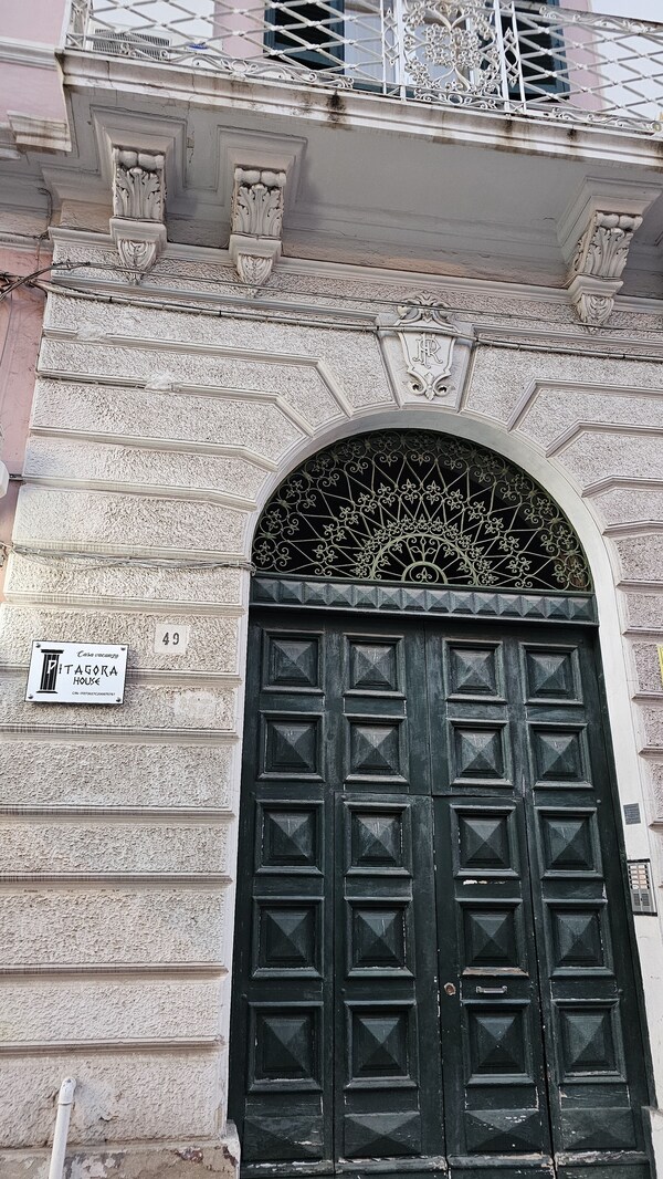 Pitagora House, 2 Bedrooms, Bathroom, Tv And Dining Room, Cooking Area, Veranda - Taranto