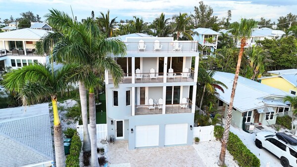 Gulf Views | Elevator | 50 Yards To Beach | Heated Pool & Spa Sunsets - Anna Maria, FL