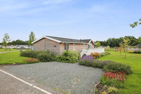 Host & Stay | Mahonia Lodge - Derbyshire