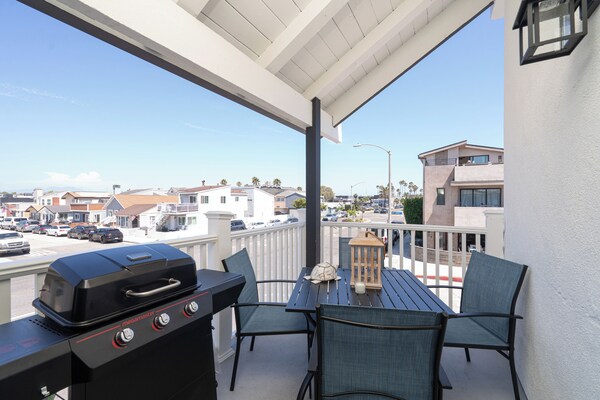 Upper Unit In The Heart Of Newport Beach - Laguna Beach, CA