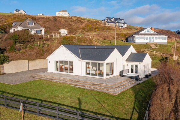 Swn Y Don - Modern Luxury Steps From Newgale Beach Bliss - ウェールズ