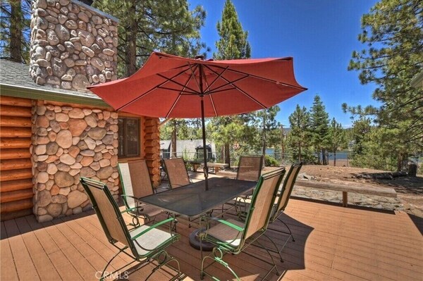 Sunshine Lake Cabin - Lake Views | Hot Tub - Running Springs, CA