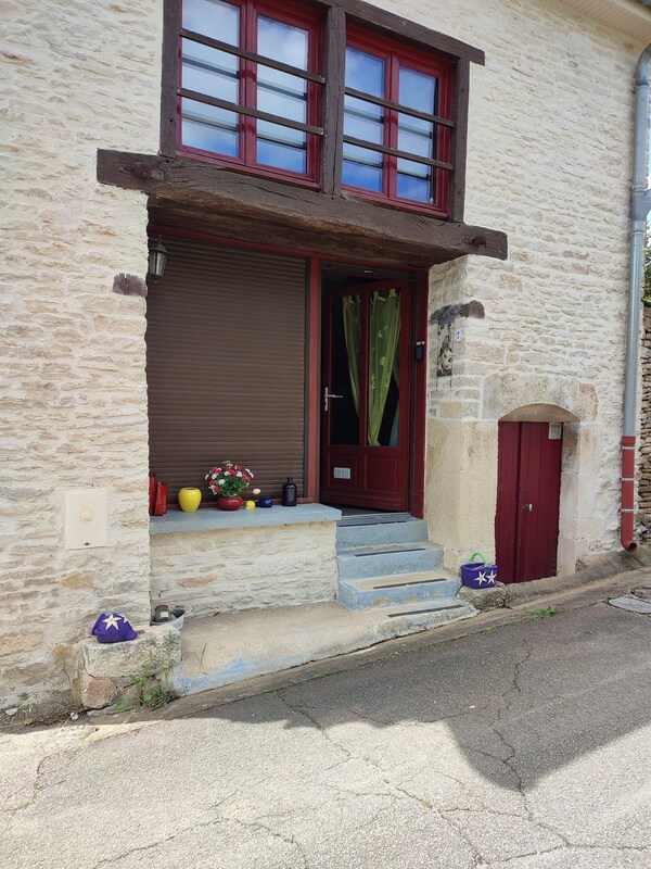 Charming 2-bedroom Barn In Selongey With Ac, Wifi - Is-sur-Tille