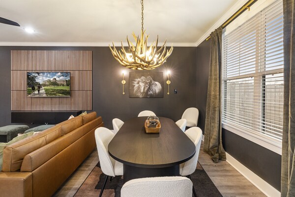 Stylish Modern 4-bedroom: 4 En-suites & 10 Minute Drive To Texas A&m. - 布賴恩
