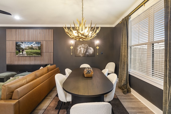 Stylish Modern 4-bedroom: 4 En-suites & 10 Minute Drive To Texas A&m. - 布賴恩
