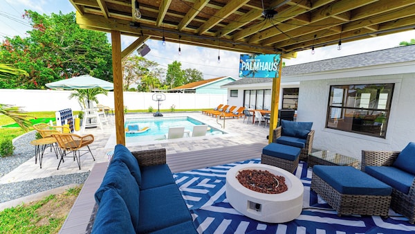 Palm Haus: 4bed:2bath/heated Pool/game Room/putting Green/2 King Beds - Fort Myers, FL