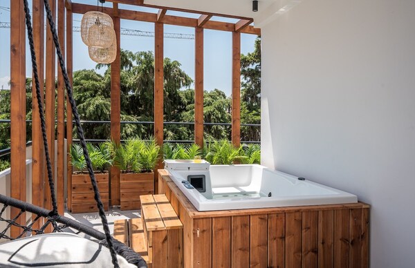 Senaon Urban Living Euphoria With Jacuzzi - Iraklion