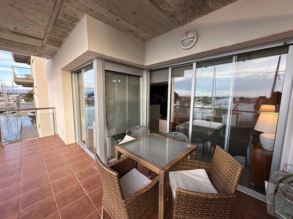 Appartement à Roses Avec Vue Sur Le Canal Et La Piscine Av-52 - El Port de la Selva