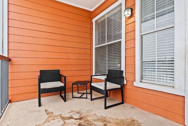 Refined Unit | 2br 2ba | Pool Access - Woodhaven - Fort Worth