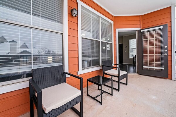 Modern Oasis | 2 Bedrooms, 2 Baths | Pool - Woodhaven - Fort Worth