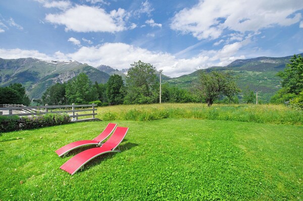 Chalet 'Petite Maison Des Alpes' Avec Vue Sur Montagne Et Balcon - La Thuile