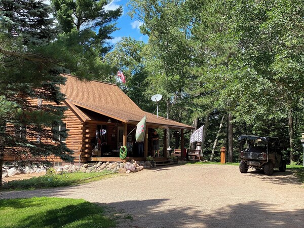 20 Acre, 5-bedroom Waterfront Cabin In Suring. Private Pond & River Access! - Mountain, WI