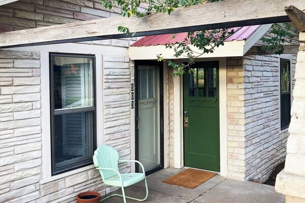 Tumble West Marfa - Charming & Comfortable 2-bed, 2-bath - Marfa, TX