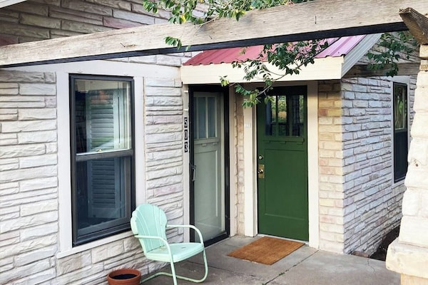 Tumble West Marfa - Charming & Comfortable 2-bed, 2-bath - Marfa, TX
