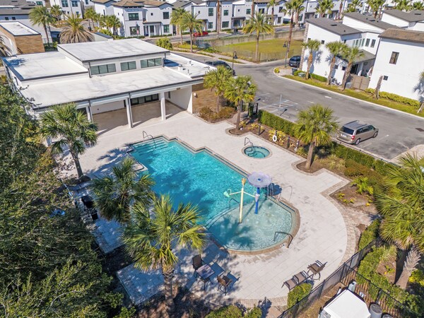 New Listing Discount! 15 Minutes To Disney! Large Community Pool + Private Pool! - Davenport, FL