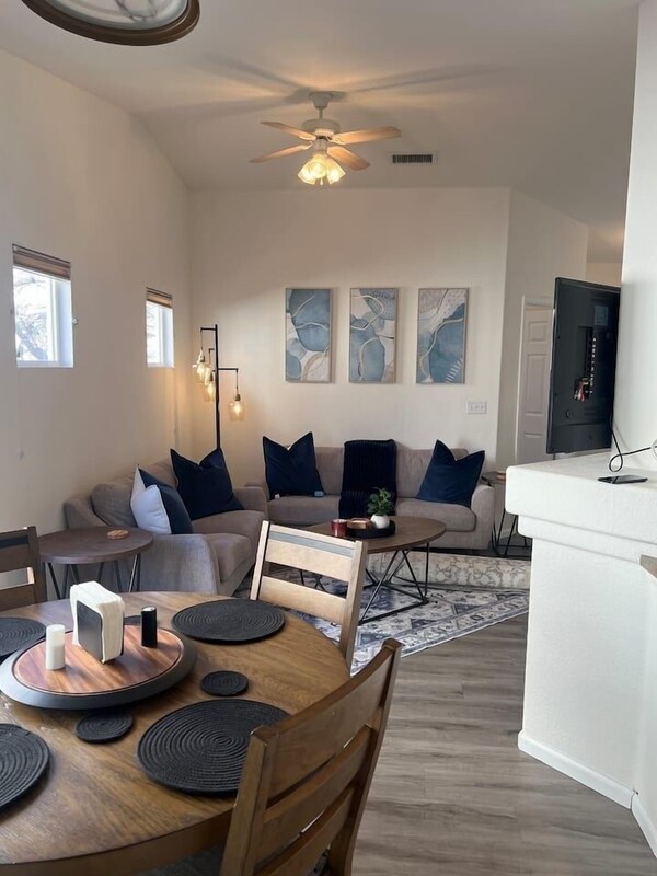 Cozy 3bed, 1.5bath Bungalow Close To Den Airport, Great Sideyard, Ac/heater Wifi - Denver, CO