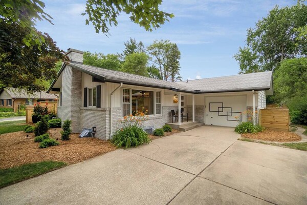 Crabtree Place: A Relaxing 60s Experience - Midland, MI