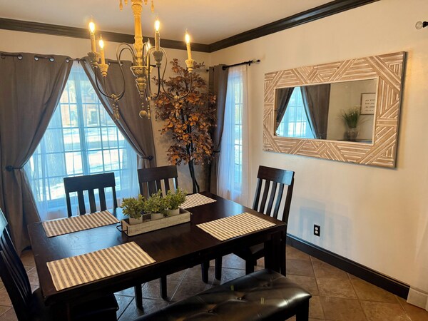 Charming 3/2.5 Tudor Style Luxury Home, Centrally Located Near University - Toledo, OH
