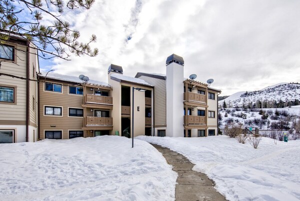 Newly Remodeled Condo Close To Lifts And Bus Stops - Avon, CO