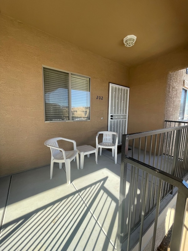 Sunny Condo With Pool, Spa & Superstition Mountain View. Hiking, Golfing & More. - Apache Junction, AZ