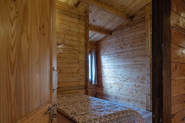 Rustic Wood - The Cozy Nature Escape - Hyderabad
