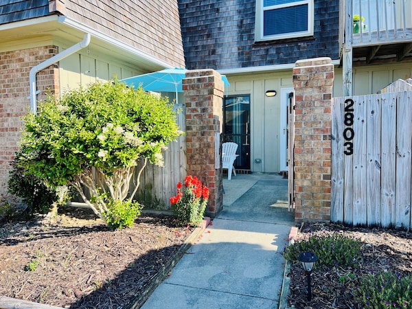 2 Br Kitty Hawk Condo: Heat/ac, Wifi, Pool, Tennis & Pickleball Near Ocean - Kitty Hawk, NC