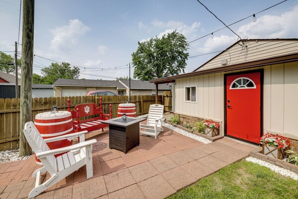 1 Mi To Iu: Hoosier Home W/ Fire Pit & Fenced Yard - Bloomington, IN