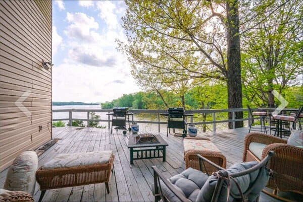 Waterfront Retreat For The Whole Family - Camden, TN