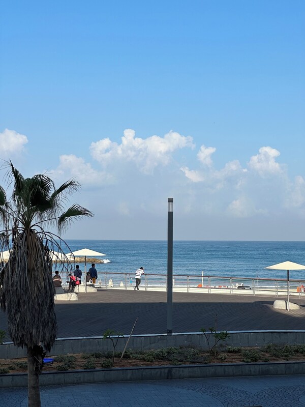 Beach Front  2-bedroom With Water View In Tel Aviv-yafo - Tel Aviv