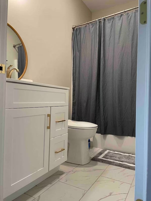 Charming 2-bedroom Cottage - Burlington, VT