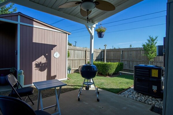 2br Home With Backyard! Free Parking! - Coppell, TX