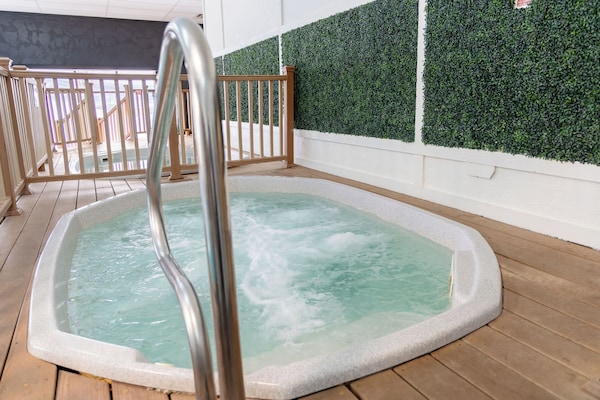 2 Serene Rooms Perfect For Family Getaway! Panoramic View | Indoor Pool - Steamboat Springs, CO