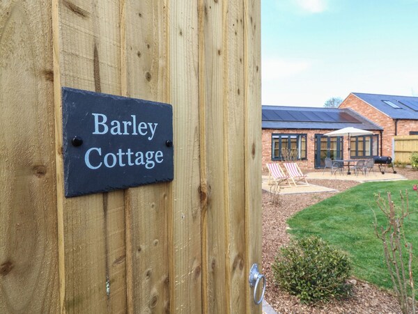 Barley Cottage, Pet Friendly, With A Garden In Catworth - Cambridgeshire