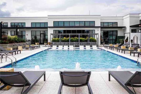 West Midtown Luxury Oasis | W/rooftop Pool &View - Atlanta, GA