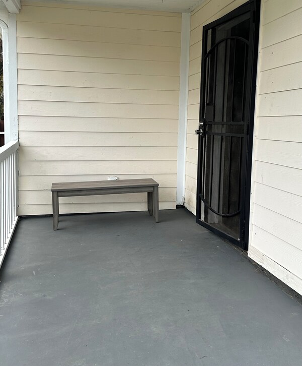 Charming 2 Bedroom House In New Orleans With Wifi, Ac, & Patio Area For Smokers - Audubon Zoo, New Orleans