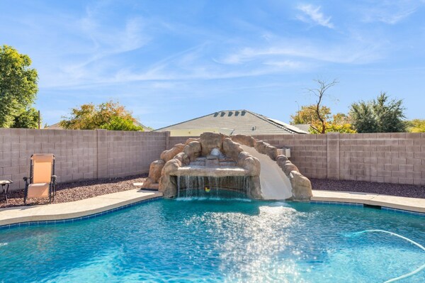 Cozy Home With Pool + Water Slide + Safety Gate! - Apache Junction, AZ