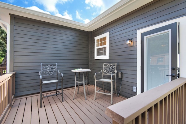 Charming Cottage In Fabulous Pensacola Just Steps From The Water With Water View - Pensacola, FL