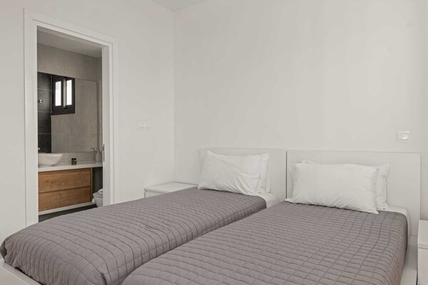 Serenity Waves Villa 20 - Перволия