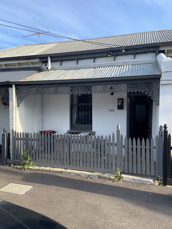 Collingwood Workers Cottage With Courtyard Garden, Close To Everything! - Rod Laver Arena