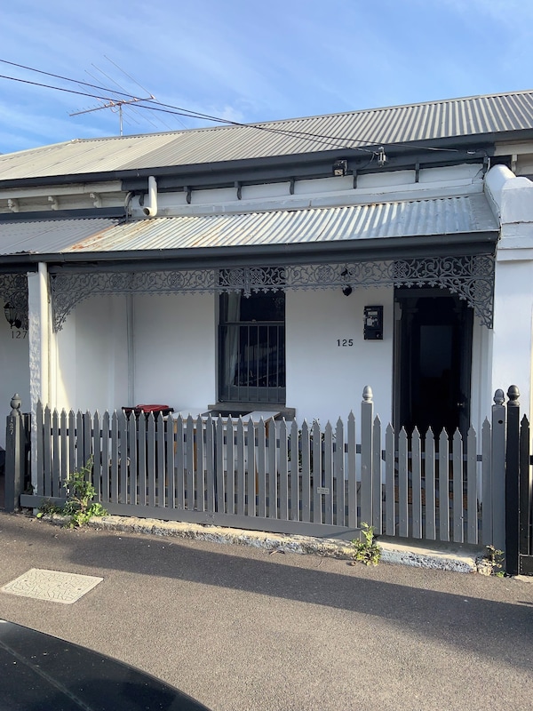 Collingwood Workers Cottage With Courtyard Garden, Close To Everything! - Brunswick