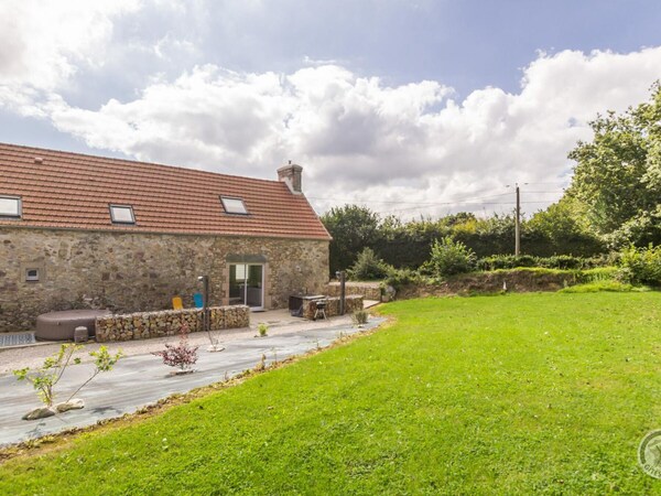 Gîte Familial Lumineux Avec Spa, Jardin Privé Et Jeux Pour Enfants. - Cherbourg-Octeville