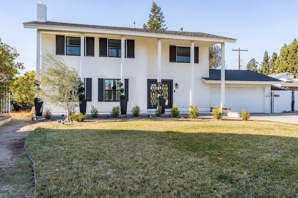 Spacious 4br Retreat Near Disneyland & Beaches - Brea, CA