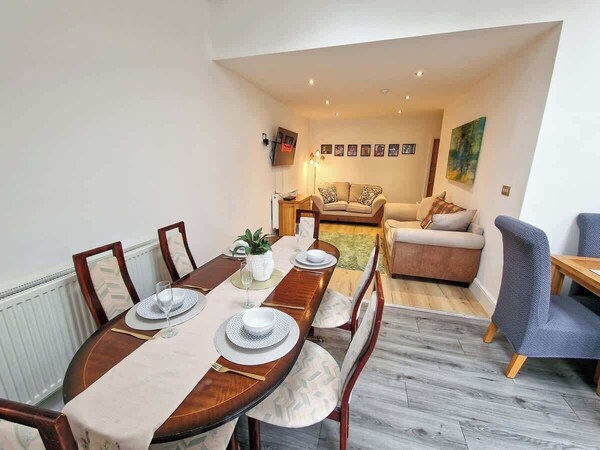 Luxury Sleeps 11 Kirkby Home By  City Superhost - Formby