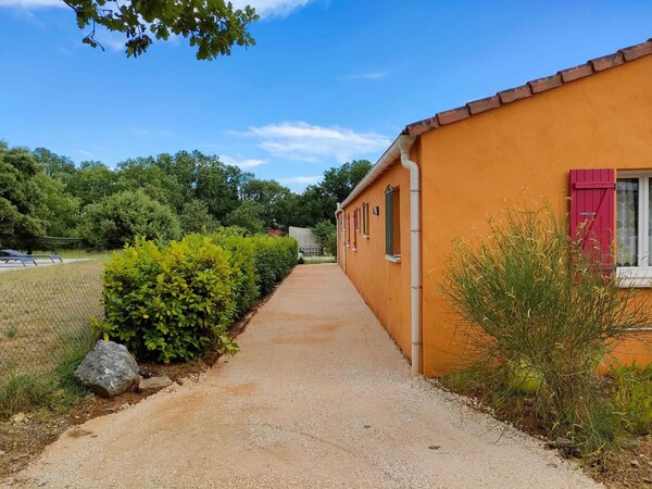 Homerez - Maison Familiale Spacieuse Avec Piscine à Vagnas - Barjac