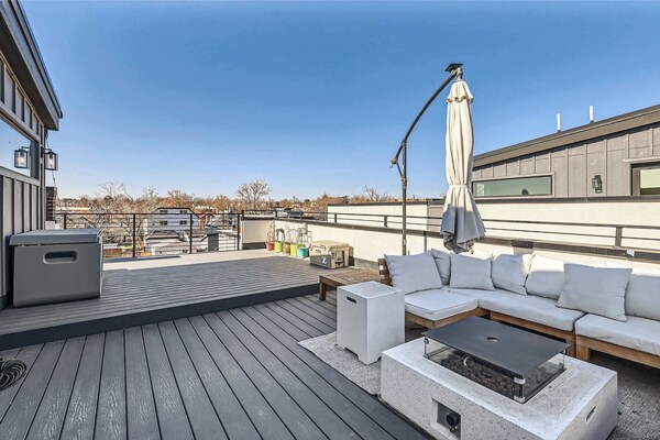 Luxe Rooftop Escape | Firepit | City & Mtn Views - Lakewood, CO