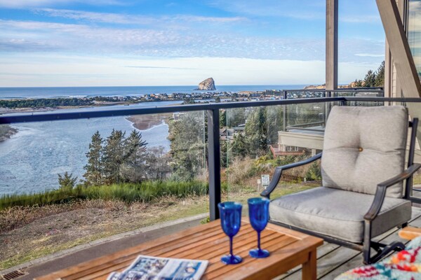 Astonishing River, Ocean Views Including Haystack Rock In Pacific City, Clubhous - Neskowin, OR
