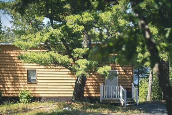 Bass Bay Cabin - Lakewood Park Cabins - Kenora
